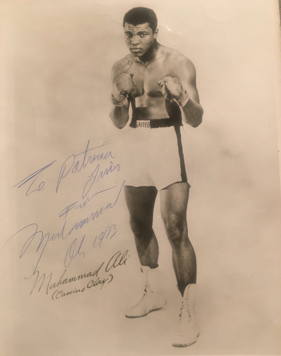Muhammad Ali autographed Vintage 8x10 BxW photo – LW Sports